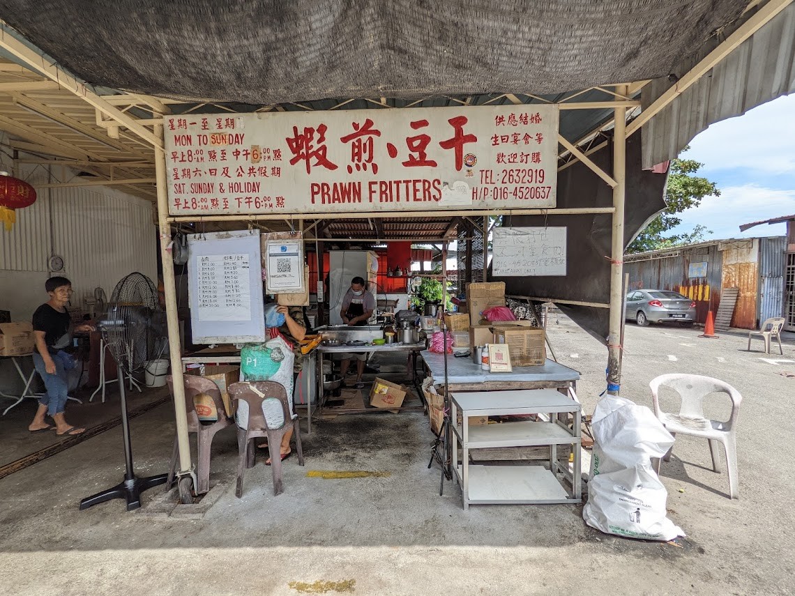 Prawn Fritters & Loh Bak, Hawker Stall cuisine at George Town, Penang ...